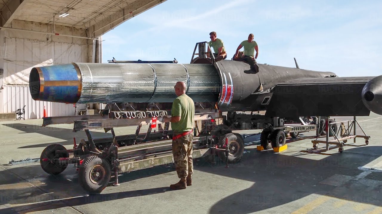 How US Maintains its Millions $ Advanced Spy Plane – War Bird Fanatics