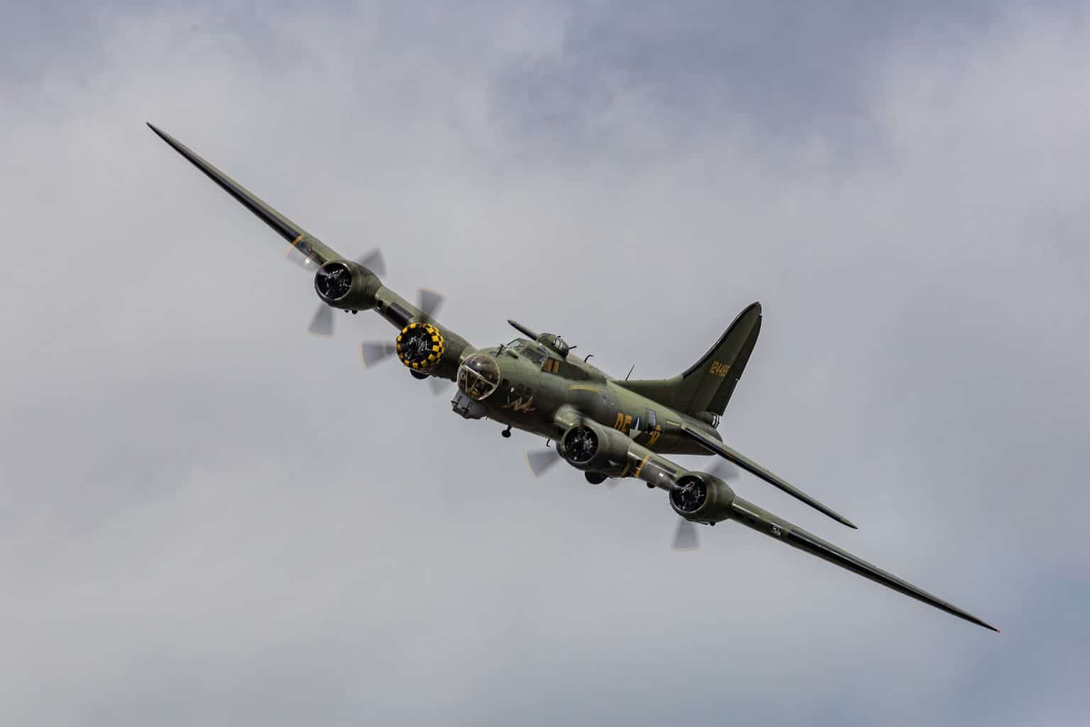 Lancaster vs B-17: Which One Would You Want to Fly In? – War Bird Fanatics