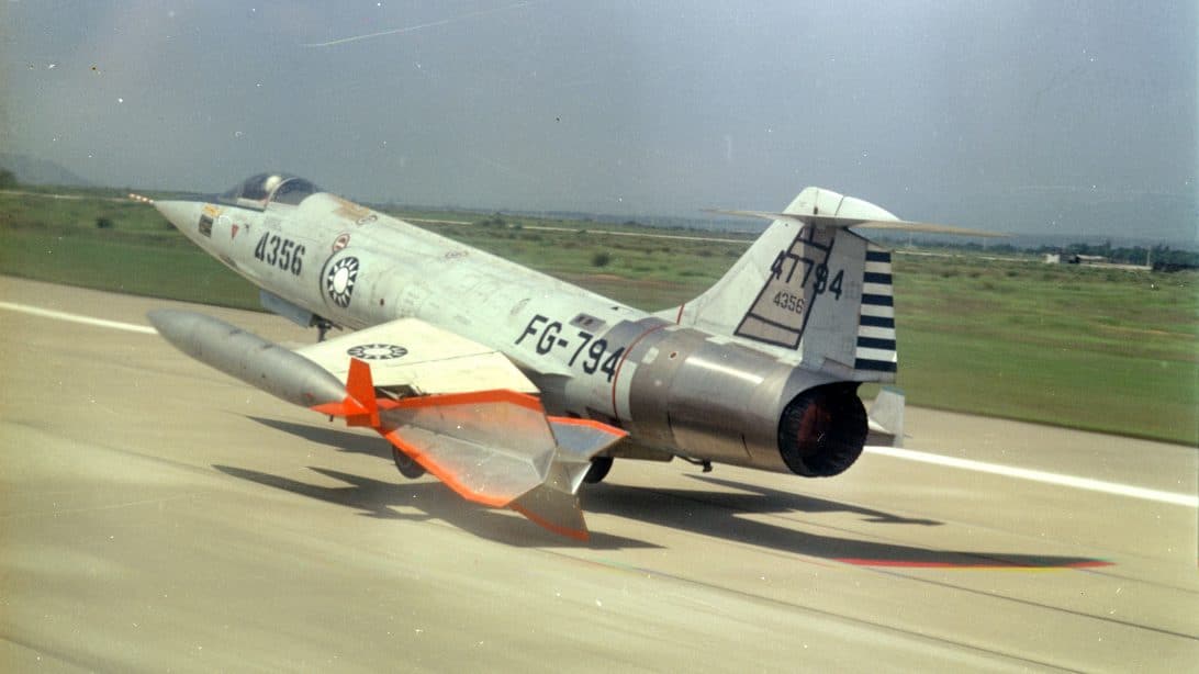 F-104 Starfighter: How Dangerous Was the “Widowmaker”? – War Bird Fanatics